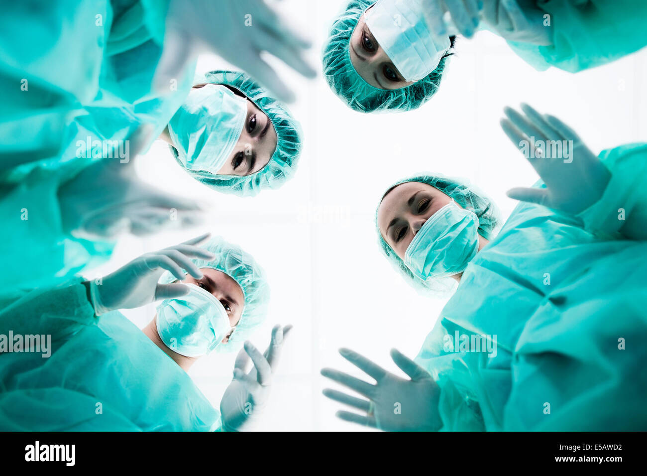 Doctor operating above hi-res stock photography and images - Alamy