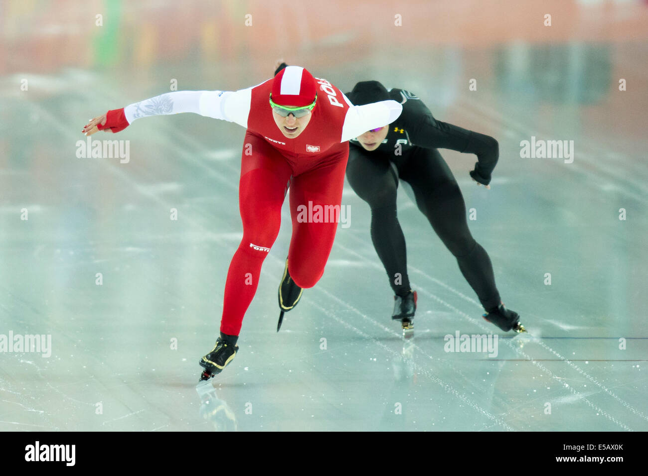Natalia Czerwonka (POL) leads Suger Todd (USA) competing in Women's ...