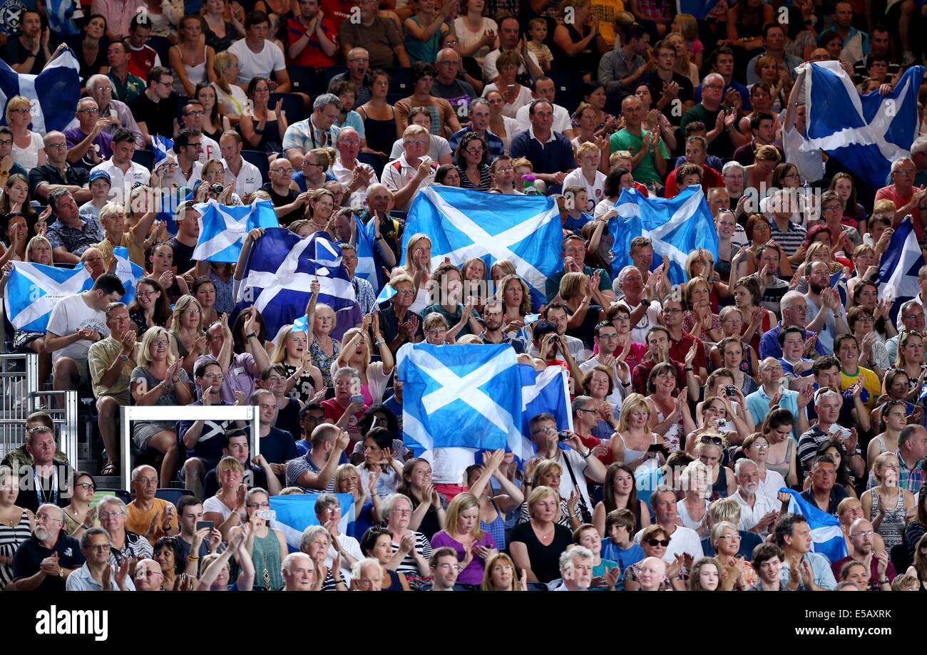 Spectators cheer in stands hi-res stock photography and images - Alamy