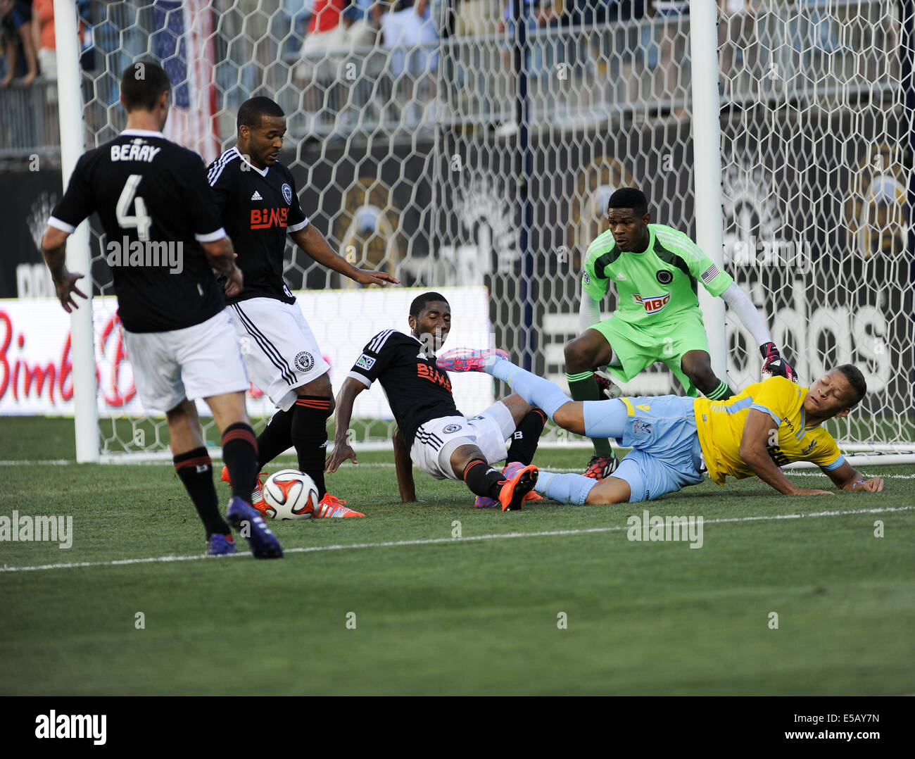 Goal against crystal palace during hi-res stock photography and images ...