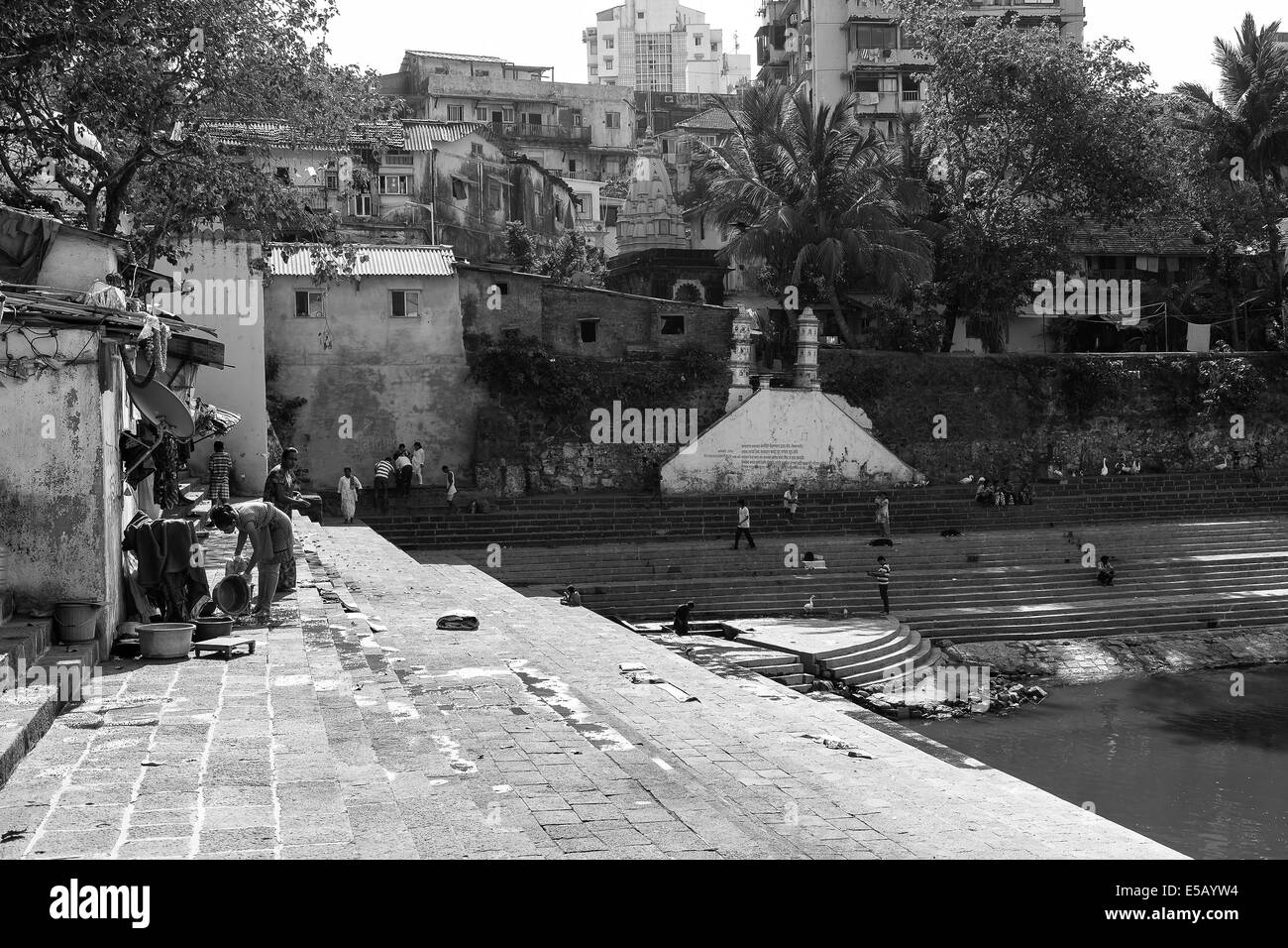 Hindu sacred water tank hi-res stock photography and images - Alamy