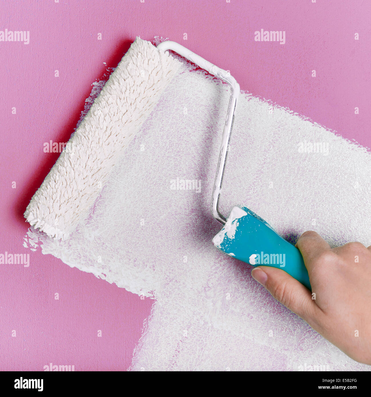 Closeup of a hand with paint roller Stock Photo - Alamy