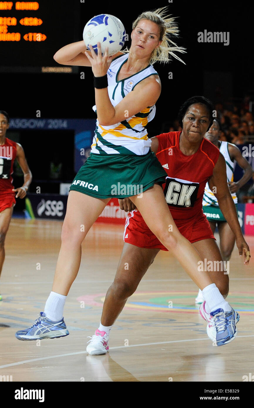 Netball match hi-res stock photography and images - Alamy