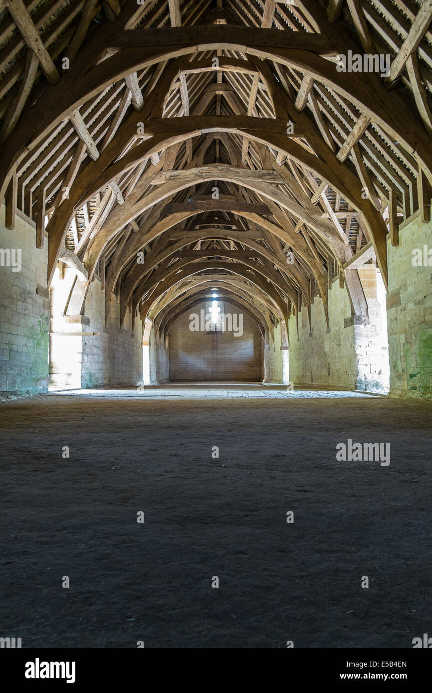 Cruck roof hi-res stock photography and images - Alamy