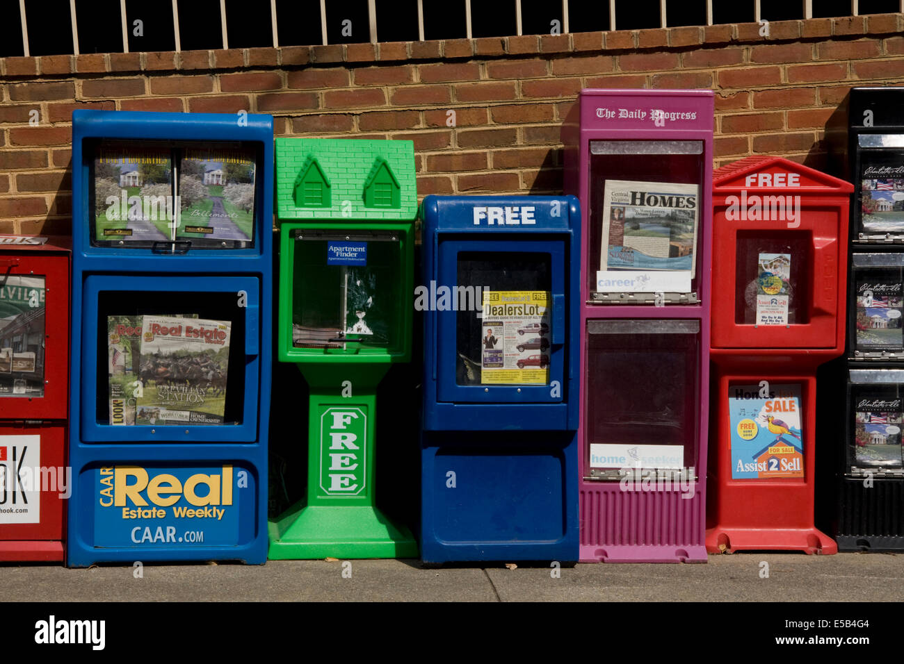 Newspaper dispensers hi-res stock photography and images - Alamy