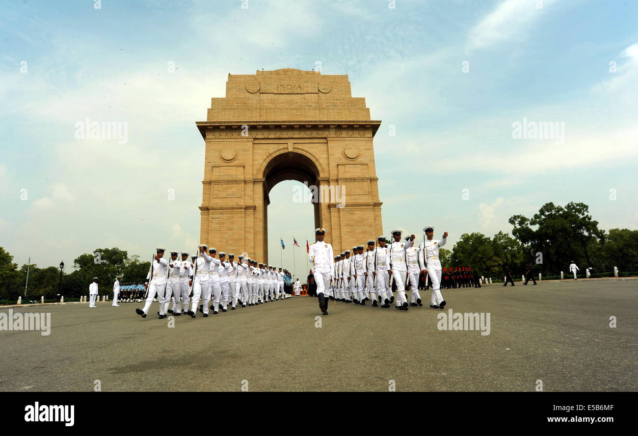 India gate parade hi-res stock photography and images - Alamy