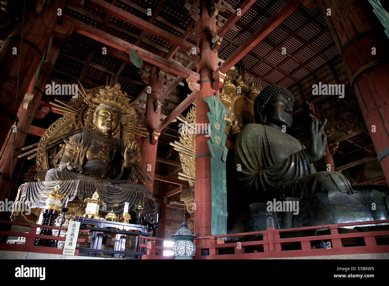 Giant statue of Great Buddha, Todai-ji temple, Nara-koen park, Nara ...