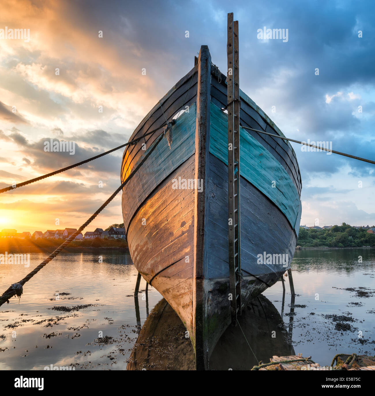 Abandoned trawler hi-res stock photography and images - Alamy