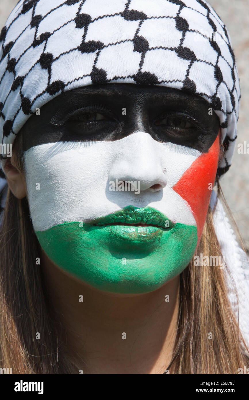 Palestinian flag face paint hi-res stock photography and images - Alamy