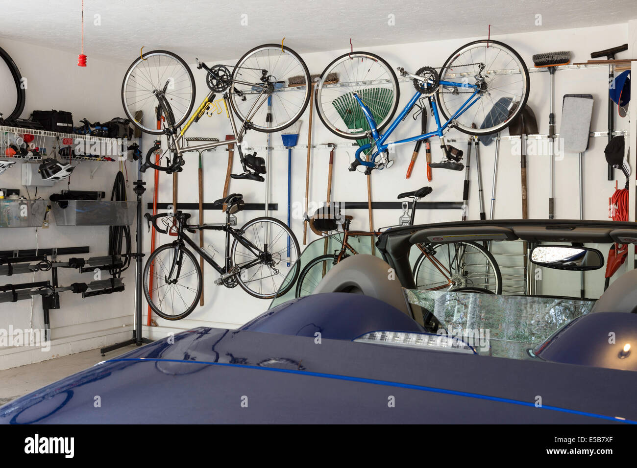 Suburban garage interior hi-res stock photography and images - Alamy