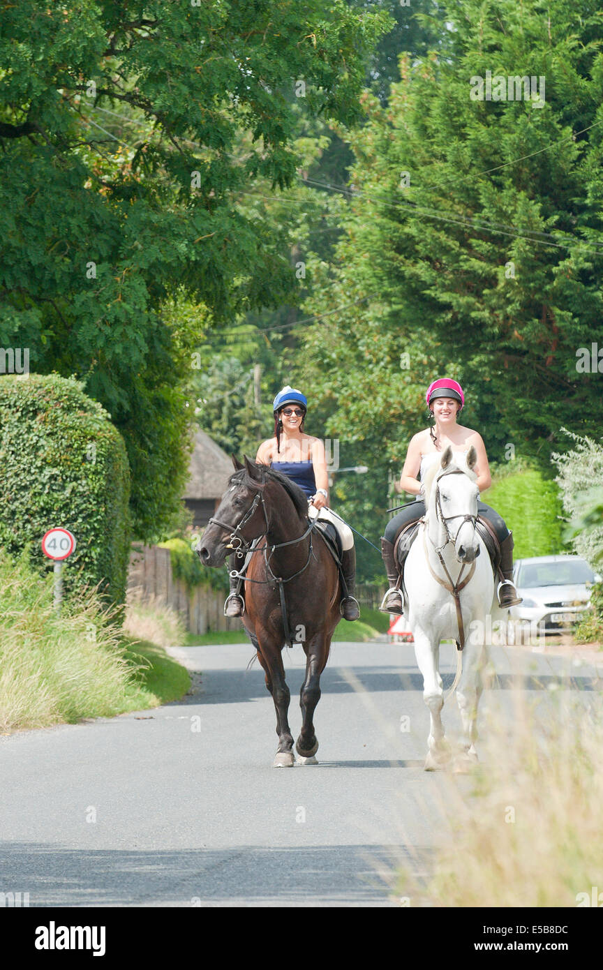 Hilcott, Wiltshire, UK. 26th July 2014. Nannies Daisy Beckwith (Pink ...