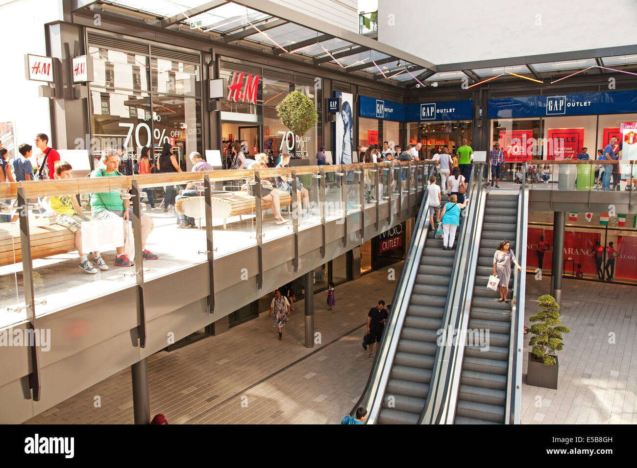 Wembley designer outlet hi-res stock photography and images - Alamy