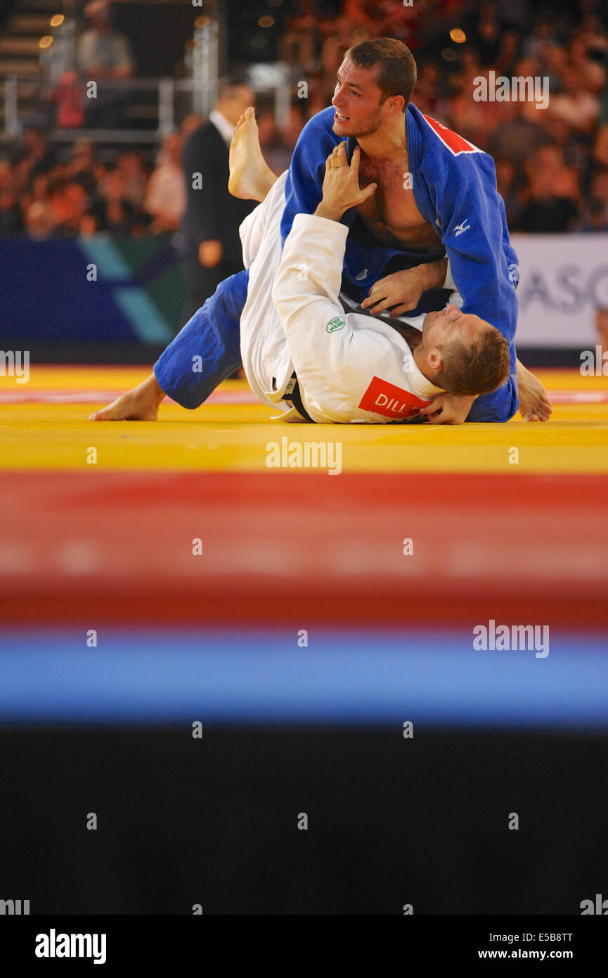 Glasgow, Scotland, UK. 26th July, 2014. Dramatic scenes as Ryan Dill ...