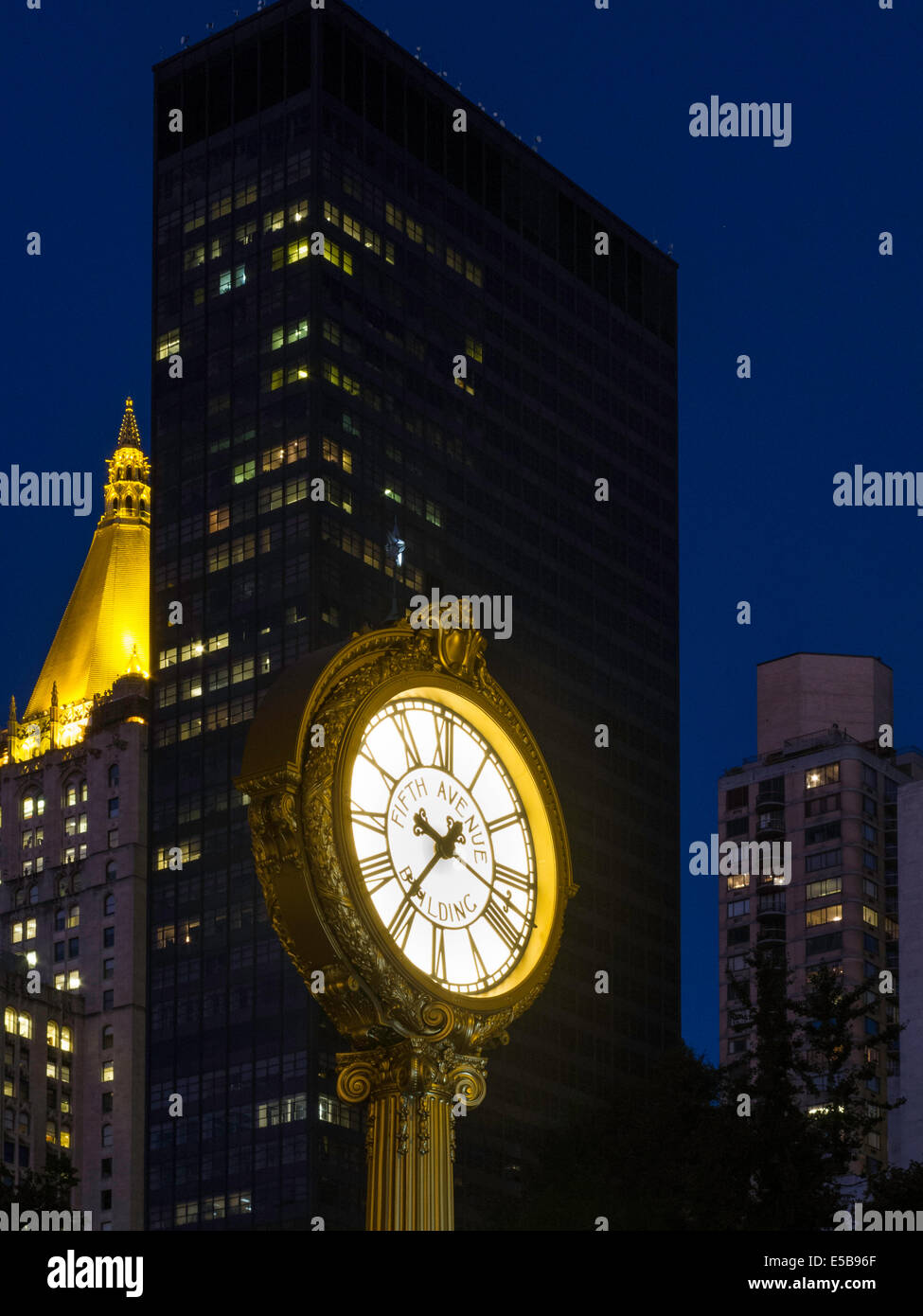 Sidewalk Clock at Dusk, Madison Square Park, NYC Stock Photo - Alamy