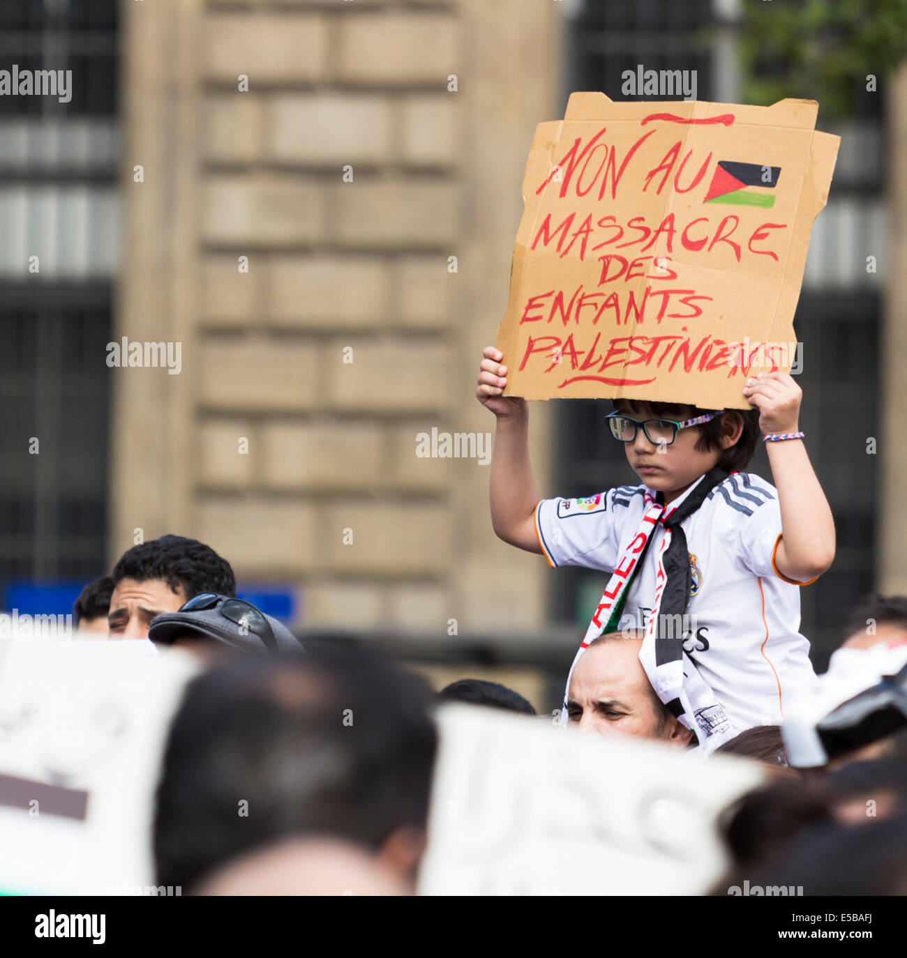 Paris, France. 26th July, 2014. Despite the ban, people of all ages ...