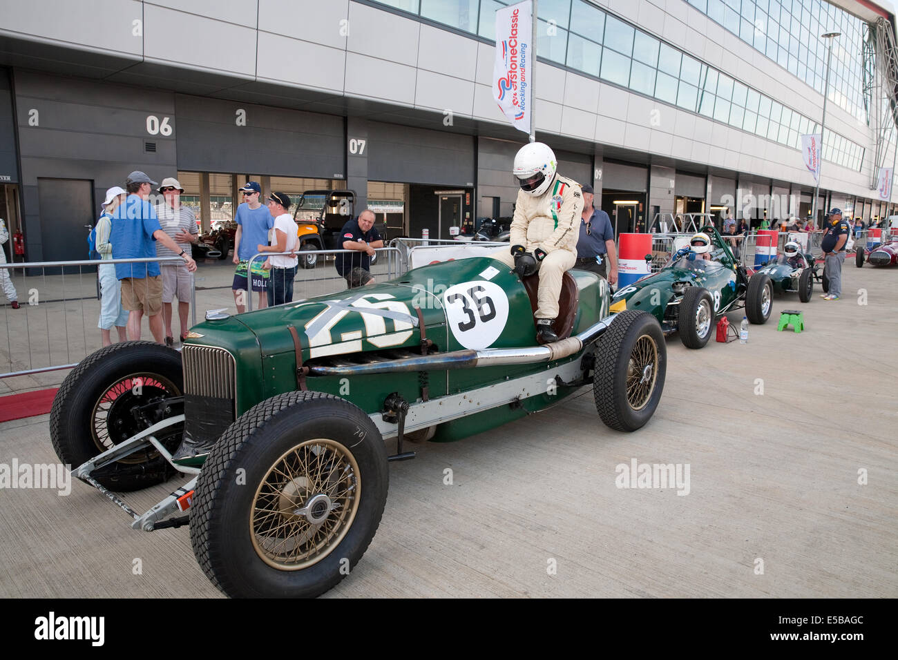 Towcester,Wiltshire, UK. 25th July, 2014. A line of cars awaiting a ...