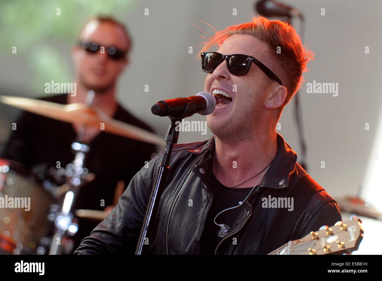 Onerepublic lead singer ryan tedder hi-res stock photography and images ...