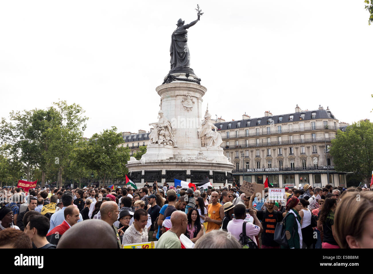 Pro palestinian slogans hi-res stock photography and images - Alamy