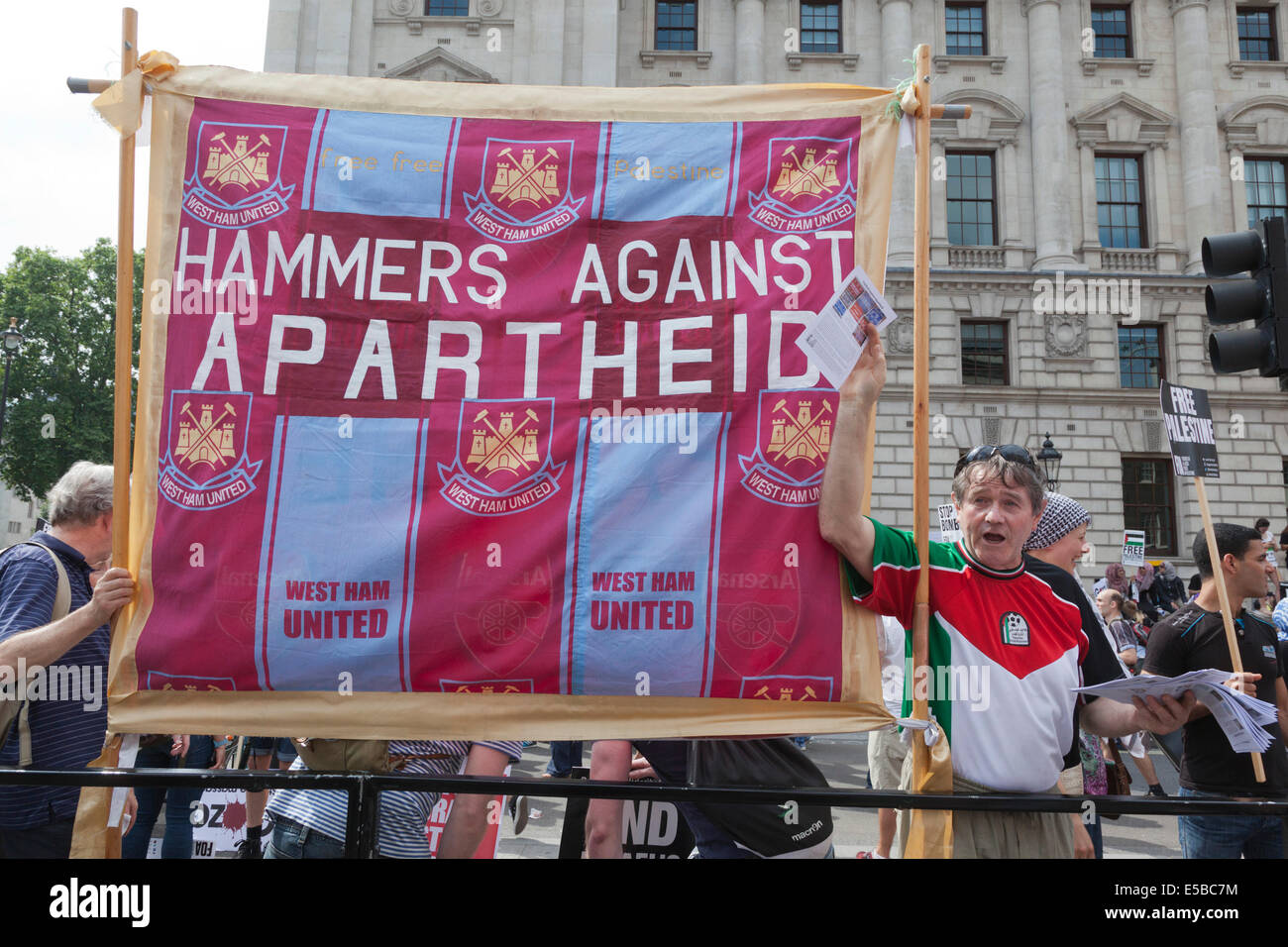 Football action fans banner protest hi-res stock photography and images ...