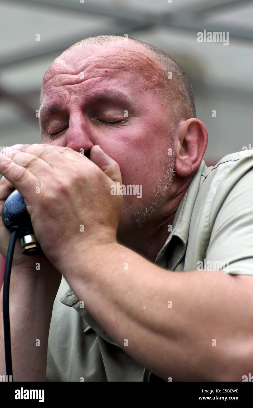 Gary Martin performing with the Jensen Interceptors at the Mardi Gras ...