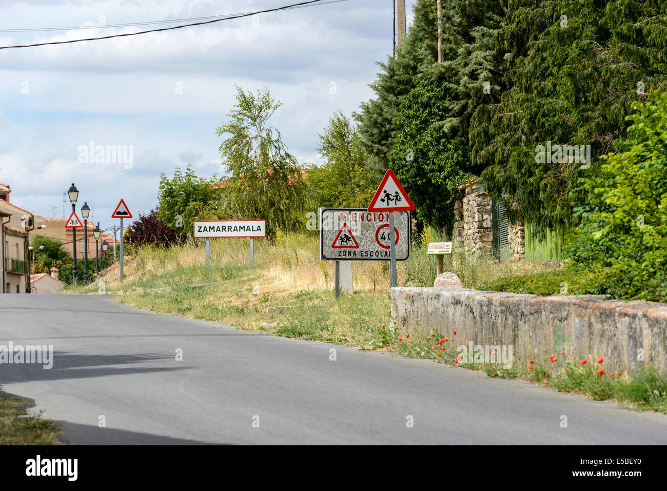 Zamarramala town entrance, road from Segovia (Spain Stock Photo - Alamy