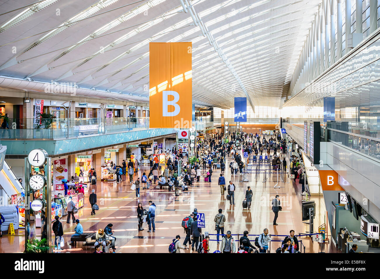 Haneda airport domestic hi-res stock photography and images - Alamy