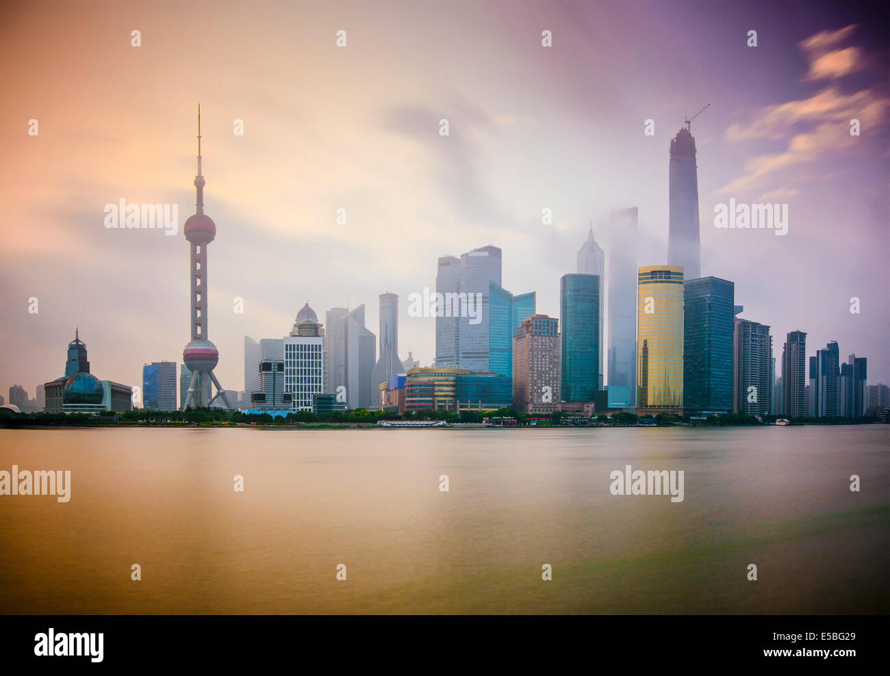 Shanghai tower hi-res stock photography and images - Alamy