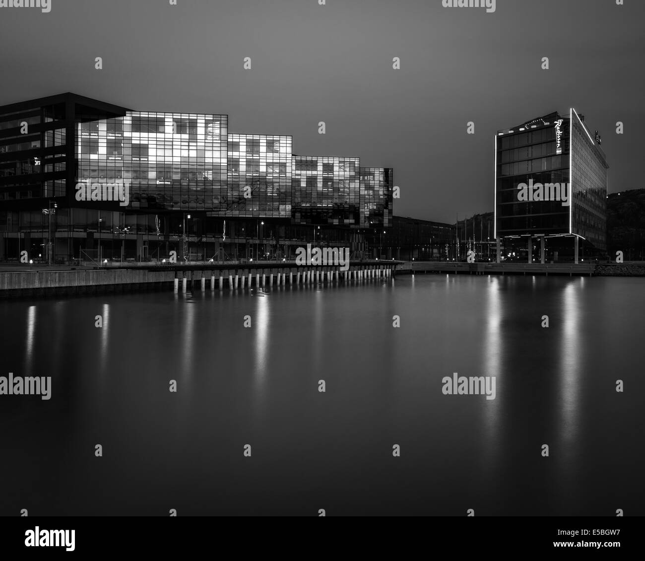 Architectural buildings modern Black and White Stock Photos & Images ...