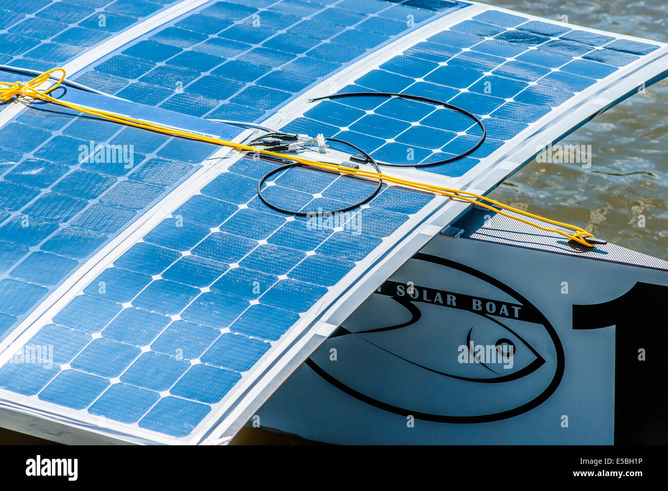 Solar powered speed boat hi-res stock photography and images - Alamy