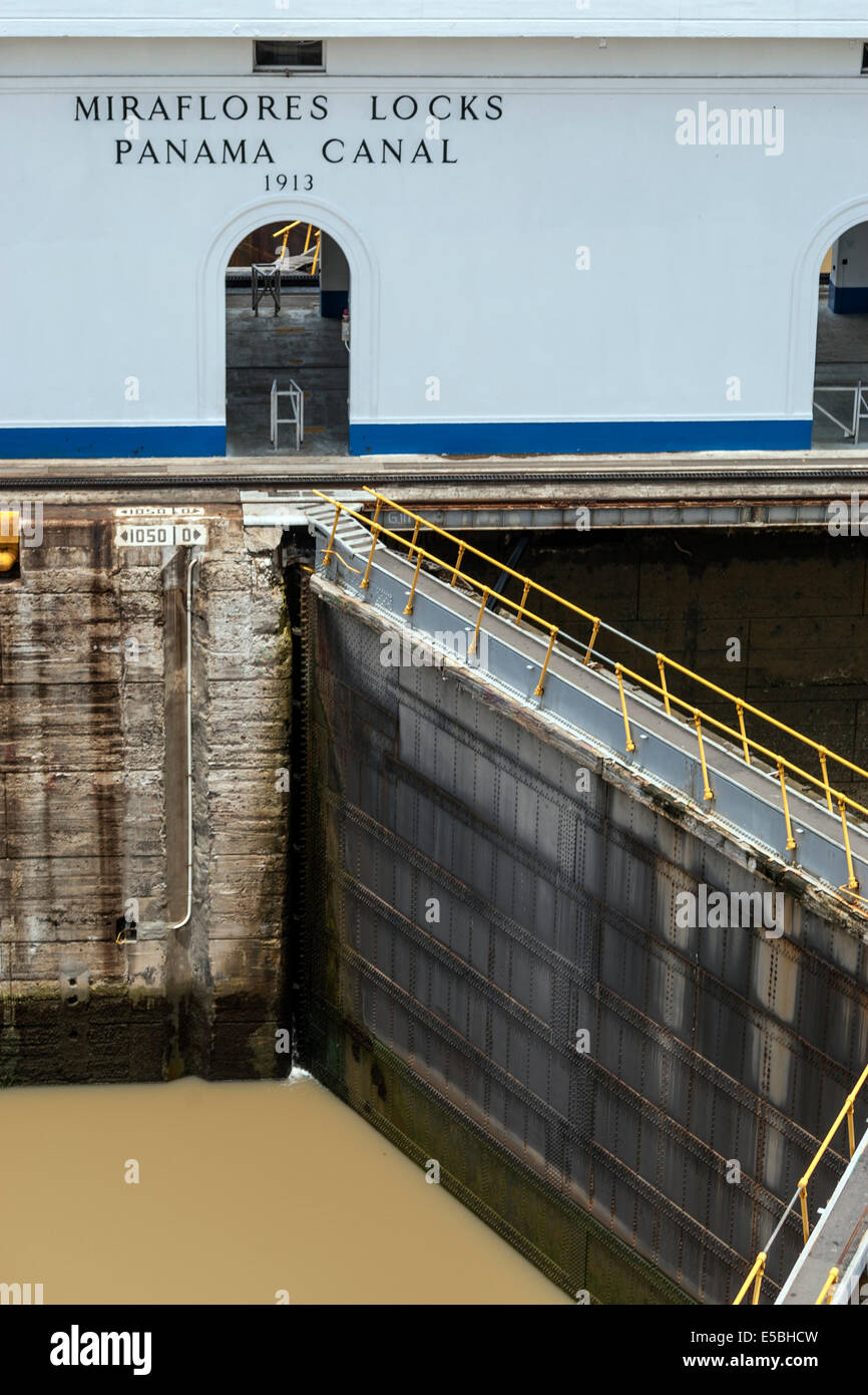 Part of canal locks hi-res stock photography and images - Alamy
