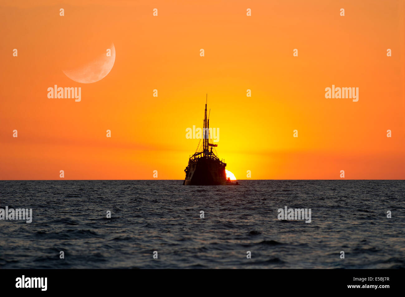Boat bay moon moonlight hi-res stock photography and images - Alamy