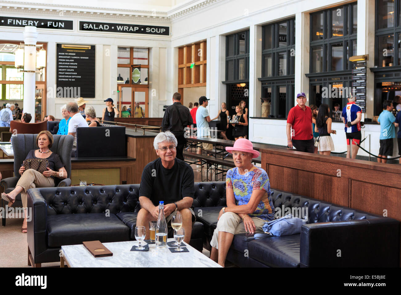 Amtrak station bar hi-res stock photography and images - Alamy