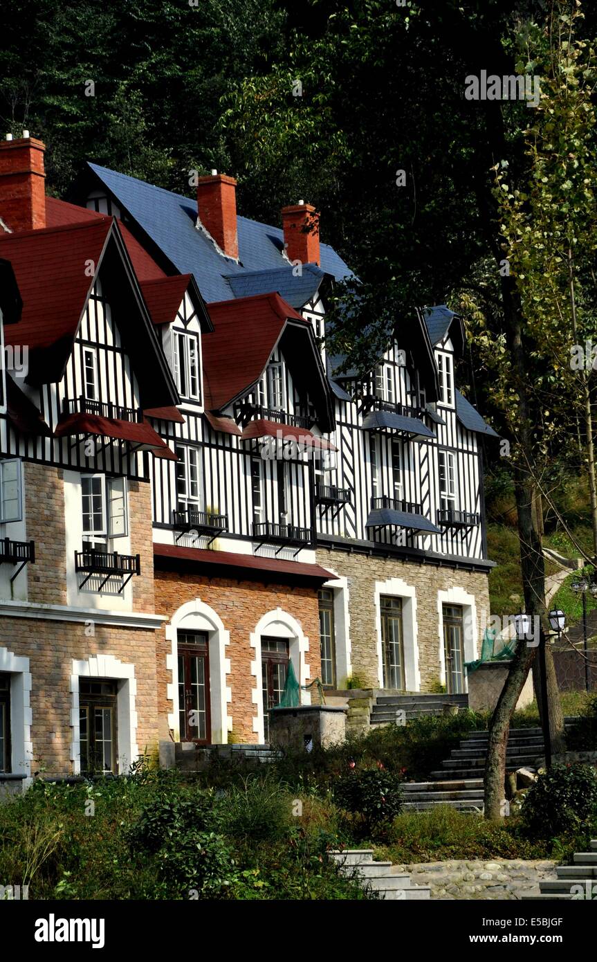 French row houses hi-res stock photography and images - Alamy