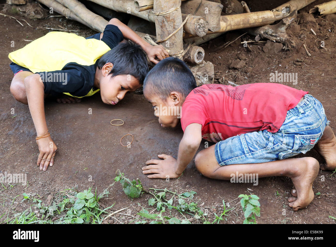Elastic game children High Resolution Stock Photography and Images - Alamy