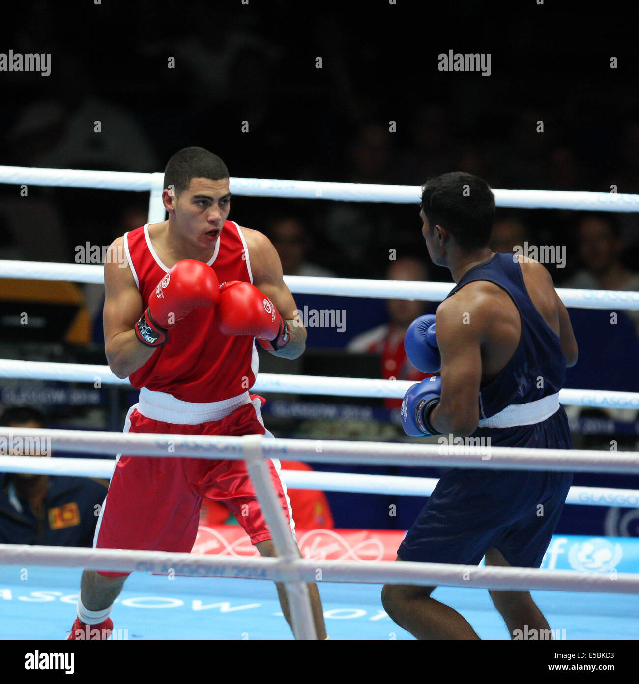 Mens light weight boxing hi-res stock photography and images - Alamy