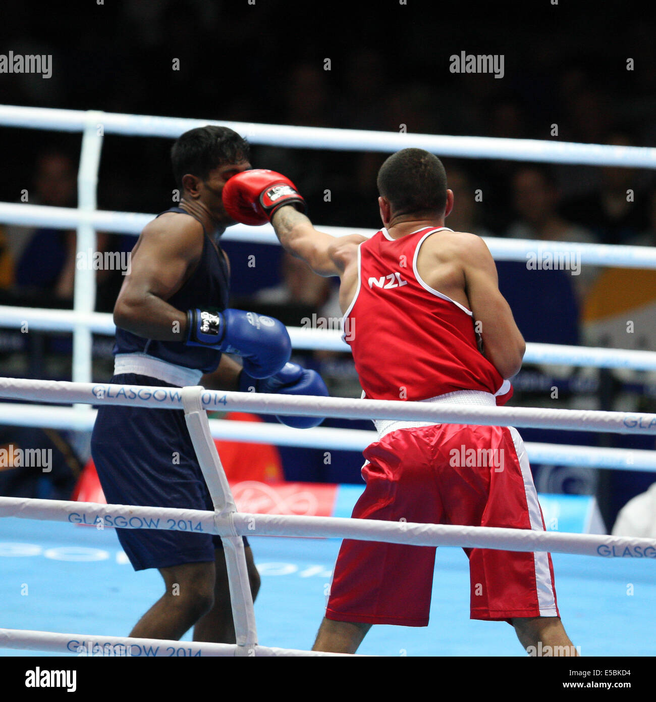 Mens light weight boxing hi-res stock photography and images - Alamy