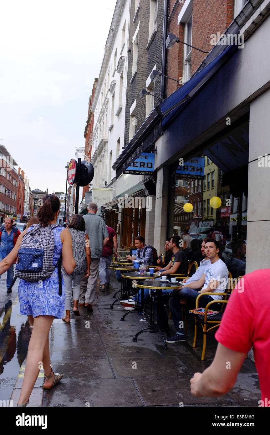 Crowded pavement hi-res stock photography and images - Alamy