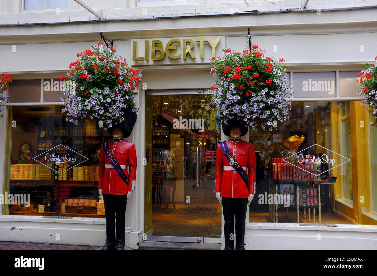 Bearskin hats hi-res stock photography and images - Alamy