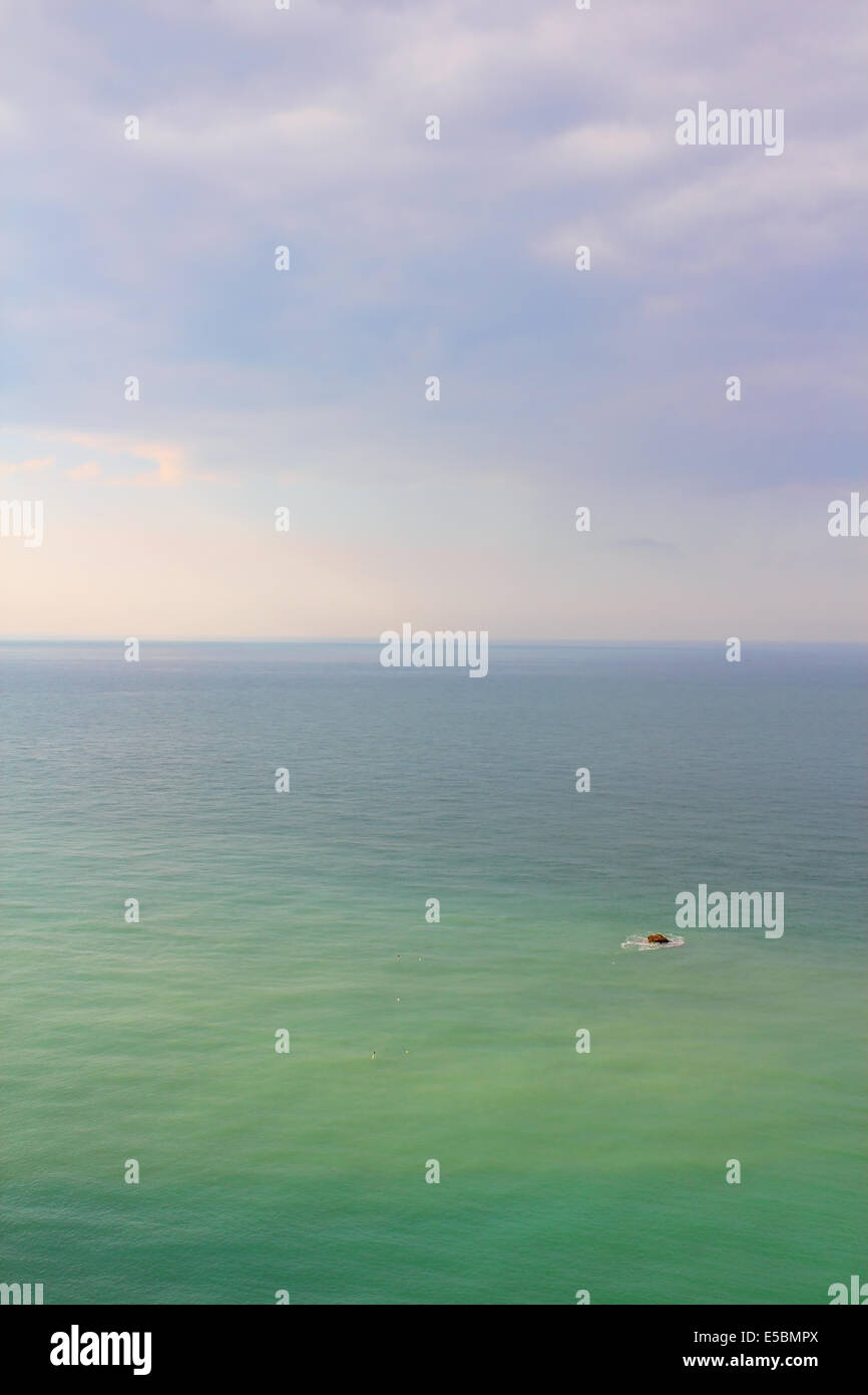Beautiful view on Horizon over green sea Stock Photo - Alamy