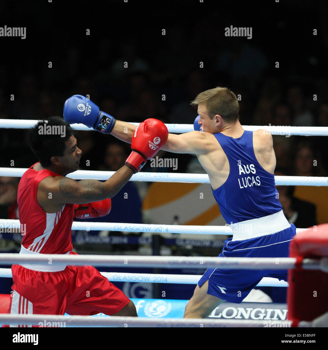 Mens light weight boxing hi-res stock photography and images - Alamy