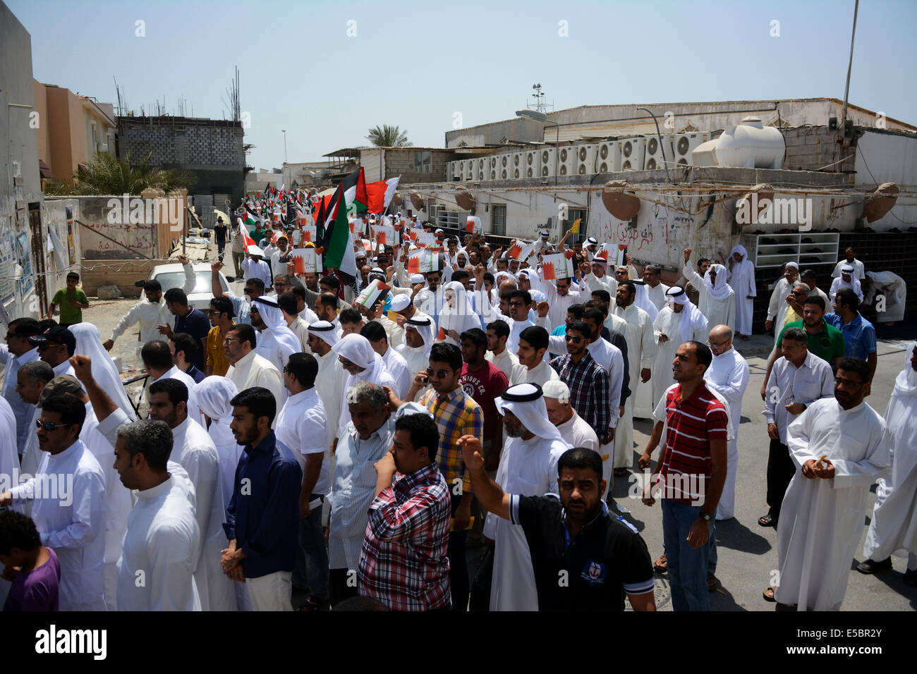 The massive demonstration of the Bahraini people after Friday prayers ...
