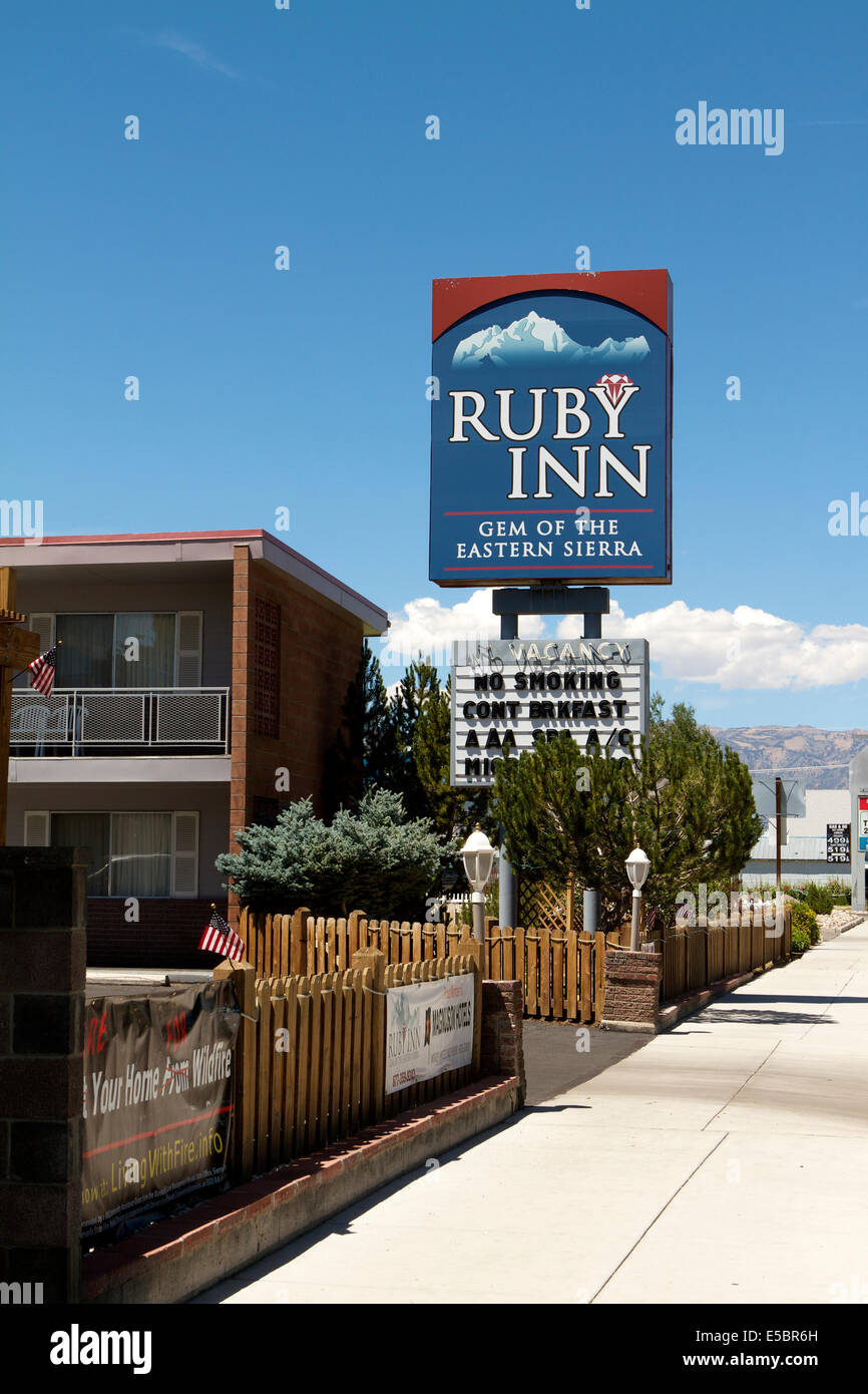 The sign outside the roadside Ruby inn in Bridgeport California Stock ...