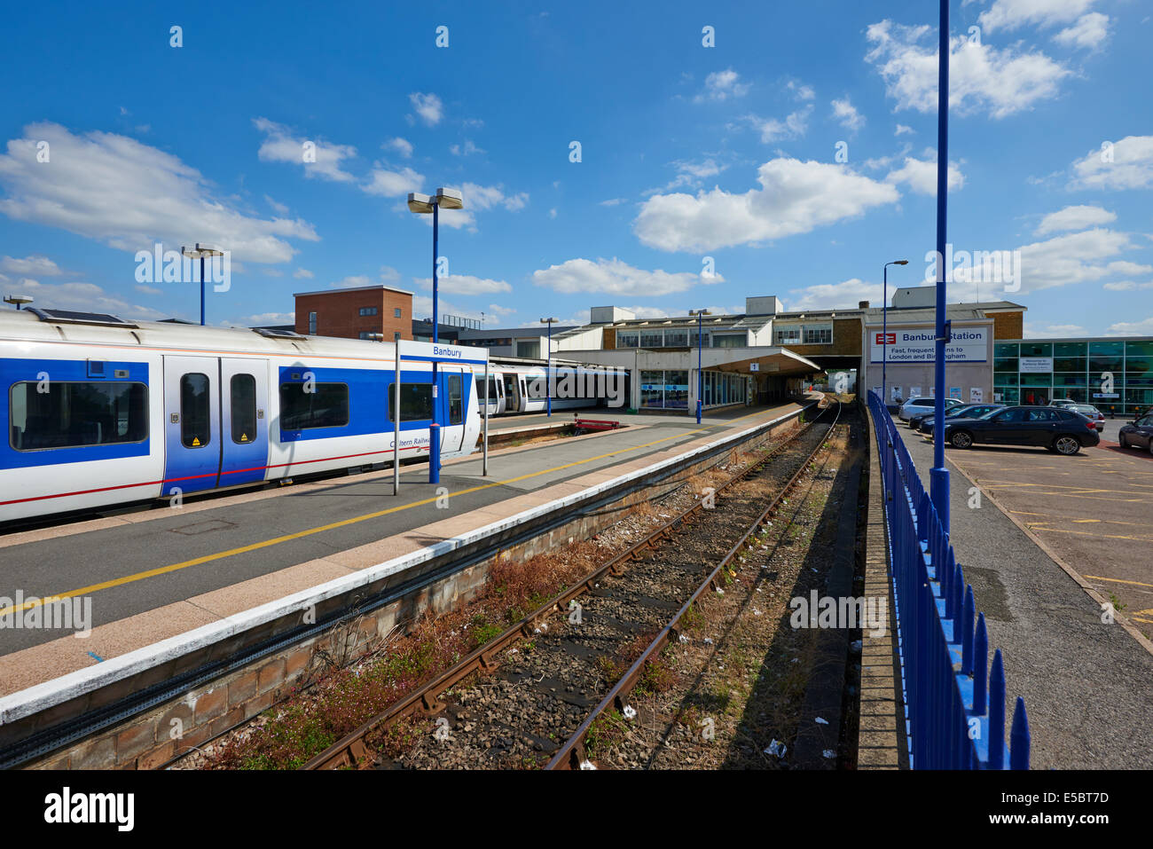 Banbury railway station hi-res stock photography and images - Alamy