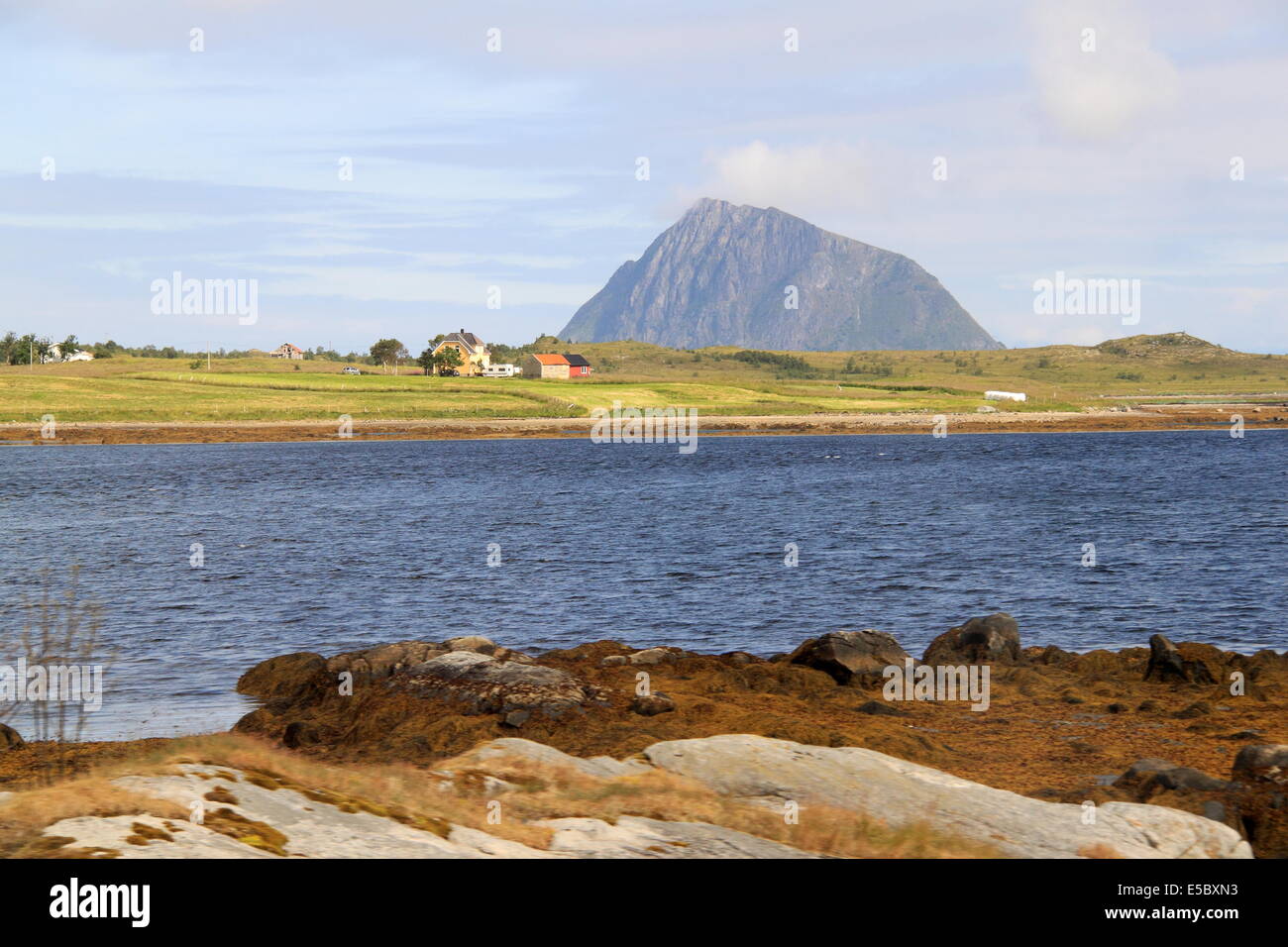 Hoven mountain norway lofoten gimsoy hi-res stock photography and ...