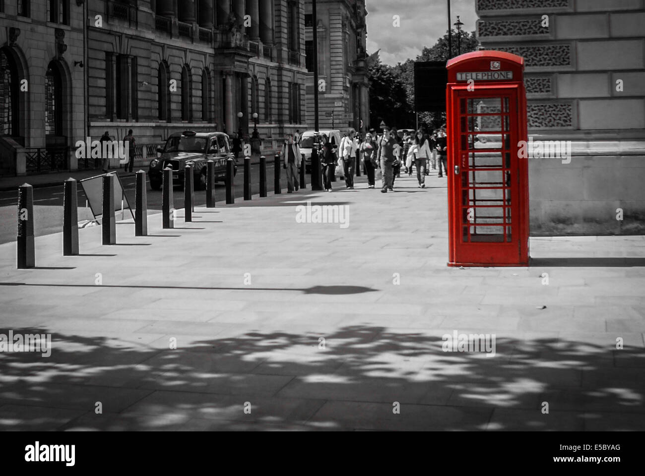 London telephone red booth Stock Photo - Alamy
