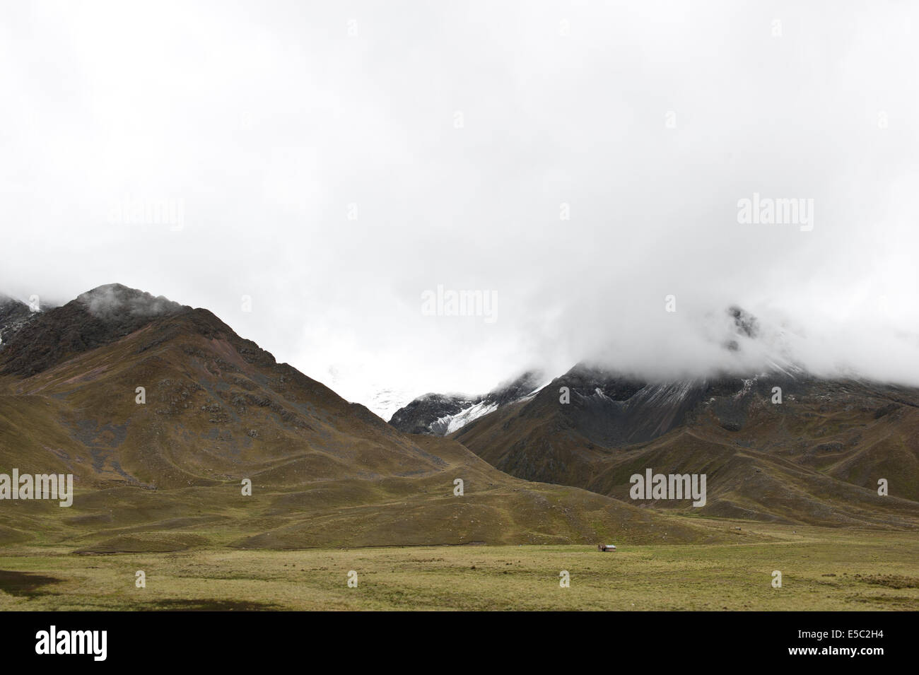 A cloudy mountain view on route 35 in the Melgar Province in Peru Stock ...