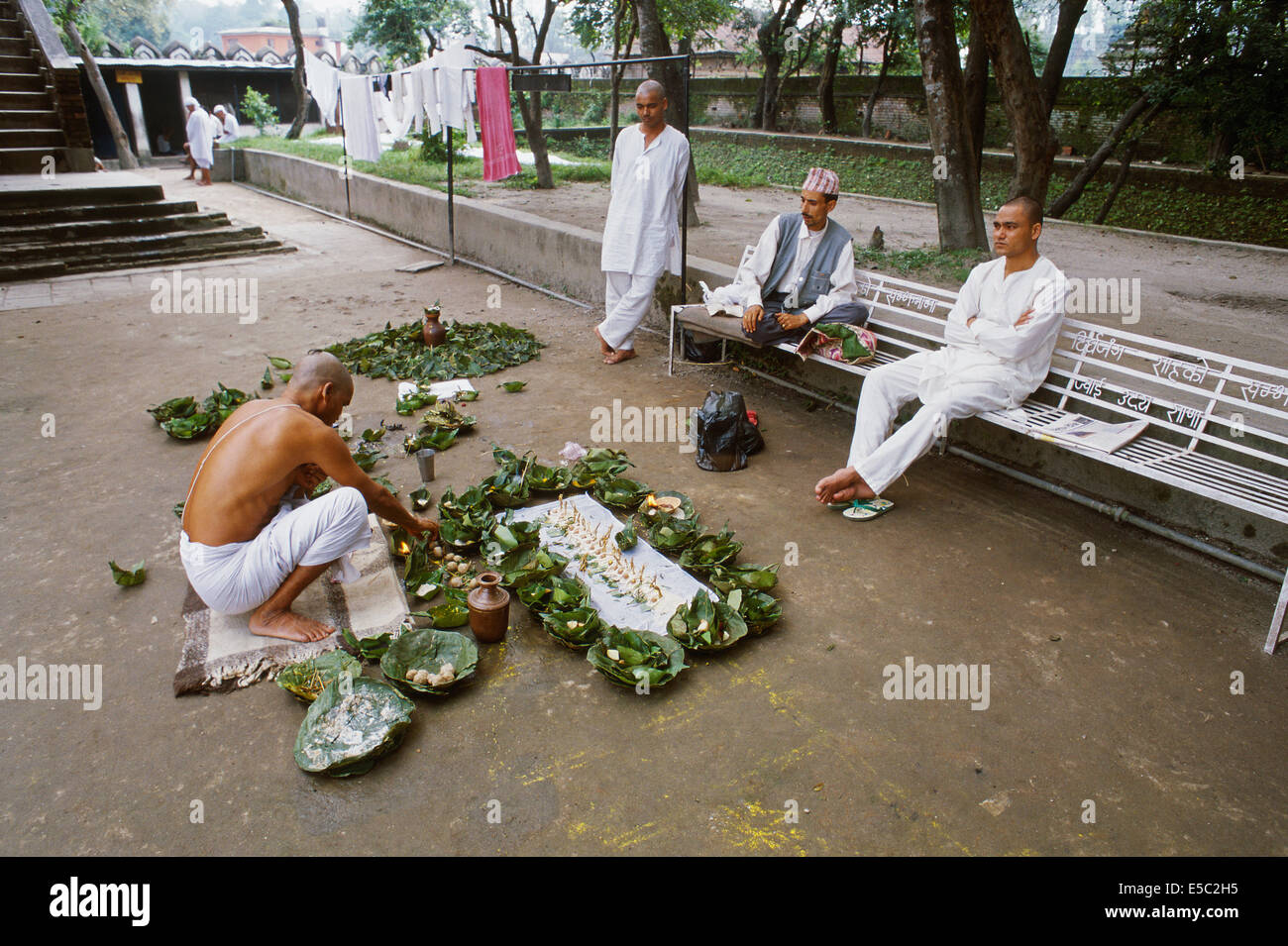 Indian hindu funeral hi-res stock photography and images - Alamy