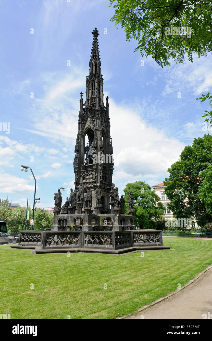 Gothic style monument hi-res stock photography and images - Alamy
