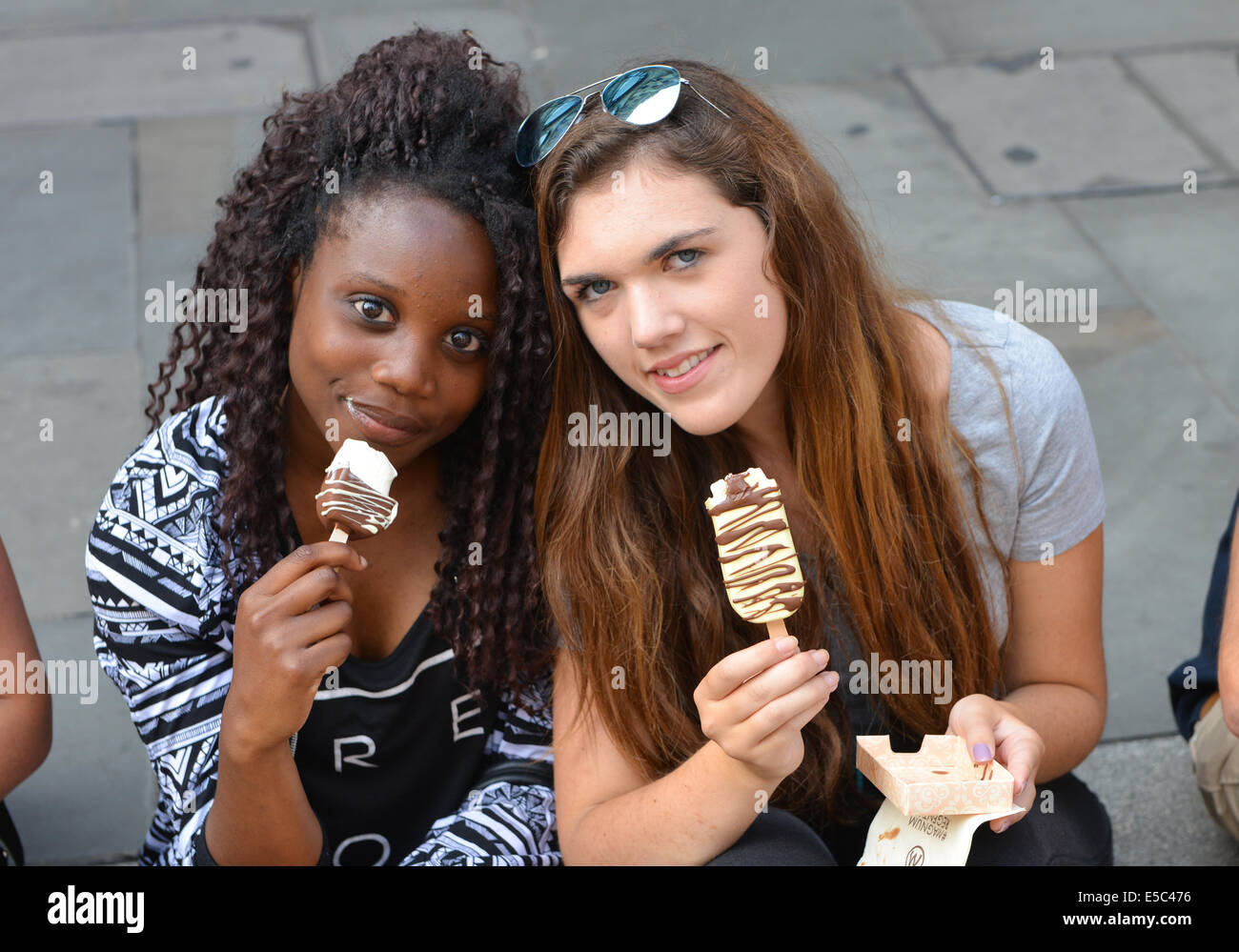 Eating magnum ice cream hi-res stock photography and images - Alamy