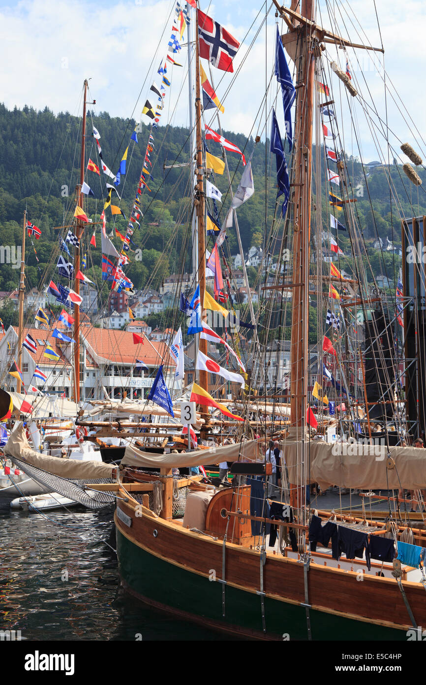 Tall ship regatta hi-res stock photography and images - Alamy
